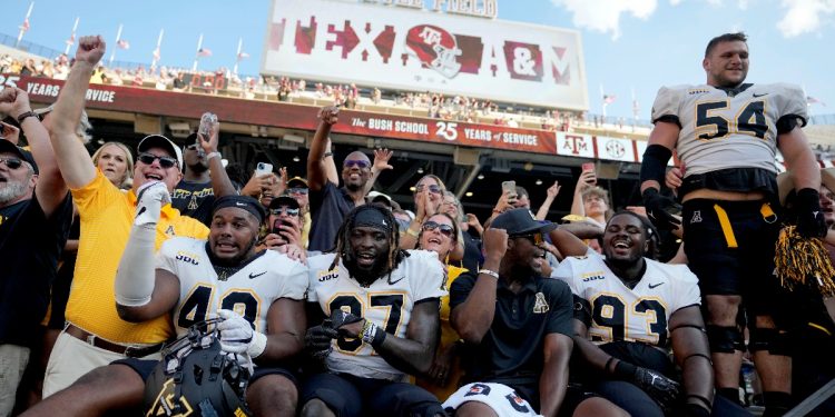 Looking Back At The Biggest G5 College Football Upsets Of 2022 - HERO ...