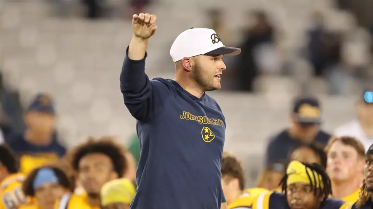 Tulsa Head Coach Tre Lamb’s Salary, Career Record, Age & Resume - HERO ...